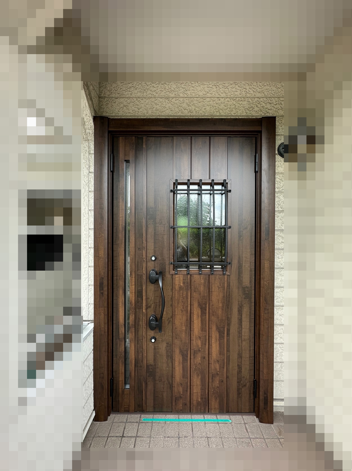 深みのある濃いブラウンの玄関ドア – MDハウス株式会社公式サイト | 大阪府箕面市の窓・ドア・サッシ専門のリフォーム会社